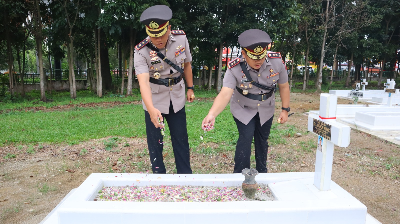 Hari Bhayangkara Ke-78, Kapolres Pematangsiantar Pimpin Ziarah dan Tabur Bunga di TMP Nagur