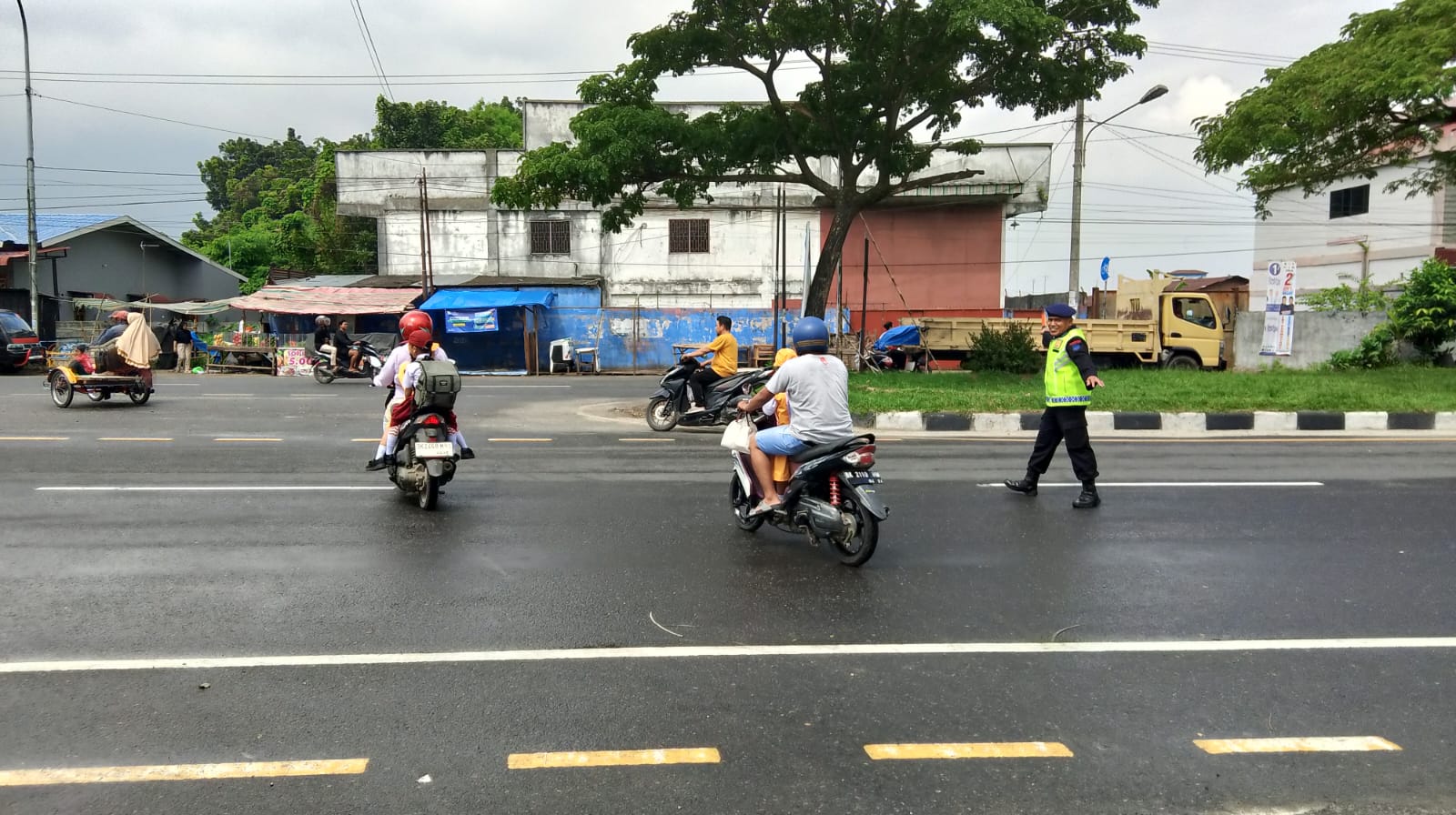 Personel Brimob Sumut Rutin Atur Lalu Lintas, Wujud Kepedulian untuk Keselamatan Anak TK
