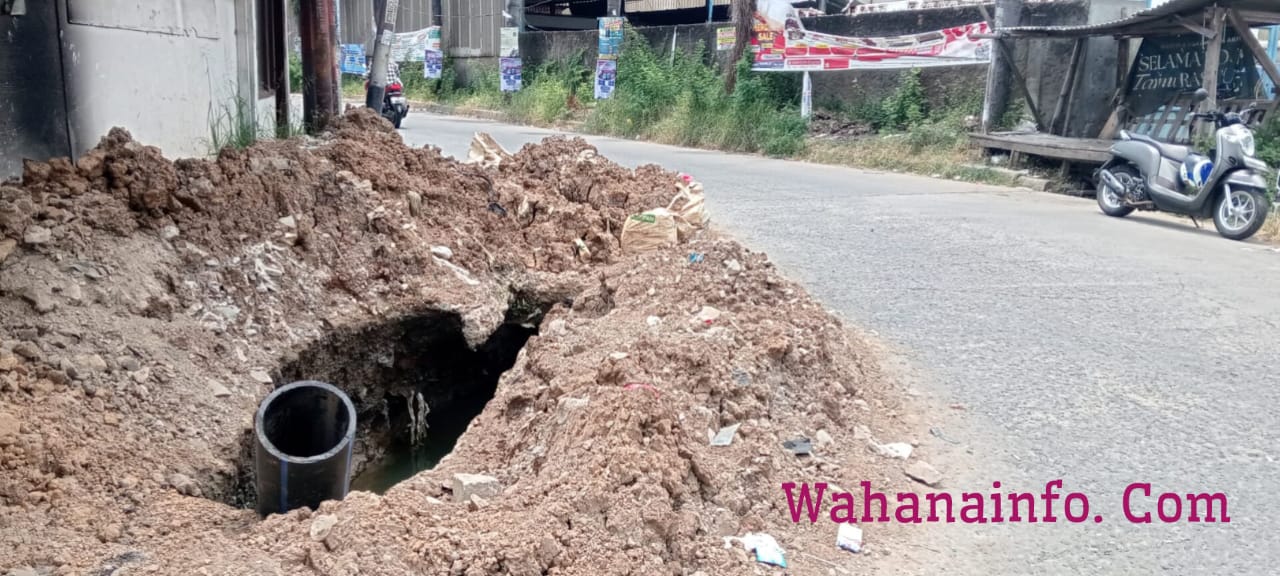 Proyek Galian Pipa PDAM Di Kerjakan Asal. Jadi Dan Dikeluhkan Warga ...