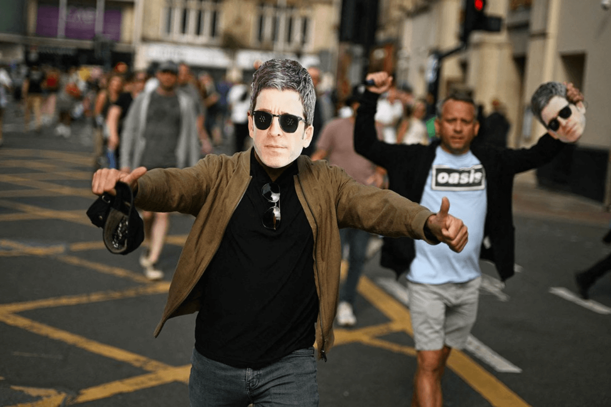 Ratusan Penggemar Oasis Terobos Pagar Heaton Park demi Masuk ke Konser ...