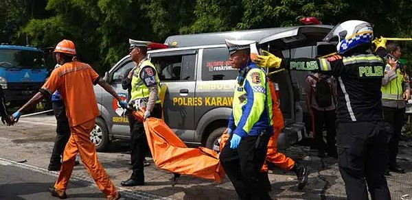 Misteri Identitas Pemilik Mobil Daihatsu Gran Max dalam Kecelakaan Maut di Tol Cikampek-Jakarta ...