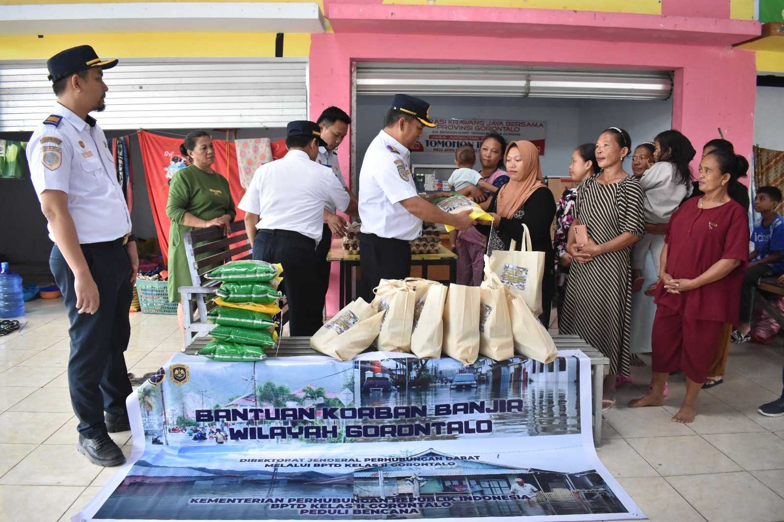 BPTD Gorontalo Salurkan Bantuan untuk Korban Banjir Bandang