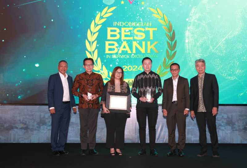 Foto: PT Bank Danamon Indonesia Tbk (Danamon), menerima penghargaan 21st Infobank Banking ...