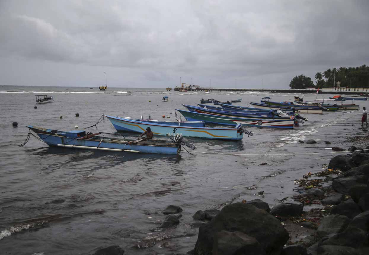 Foto: Nelayan Ternate Tak Melaut Akibat Cuaca Buruk - Koran Jakarta ® - Berita Terkini dari ...