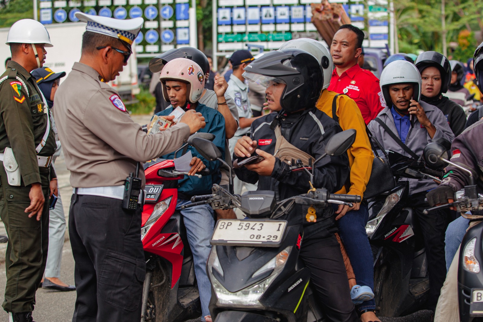 Foto: Razia pajak kendaraan bermotor di Batam - Berita Hari Ini dari ...
