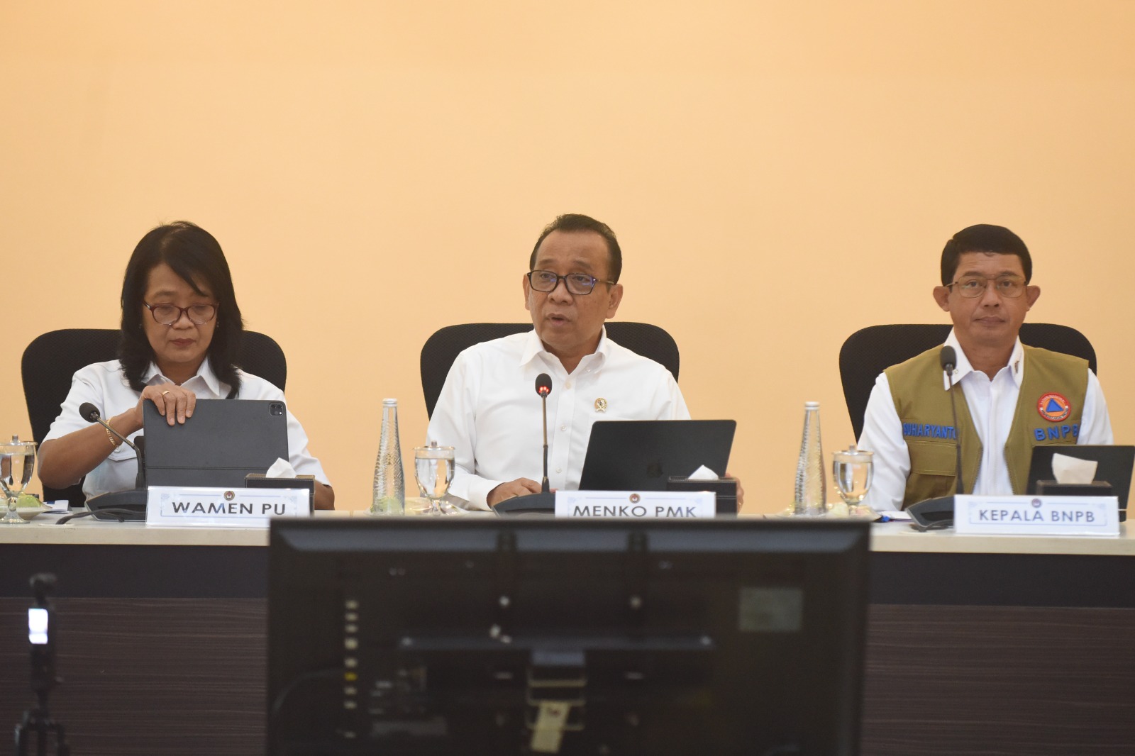 Foto: Rapat penanganan bencana erupsi Gunung Lewatobi - Berita Hari Ini dari Jakarta dan Daerah ...