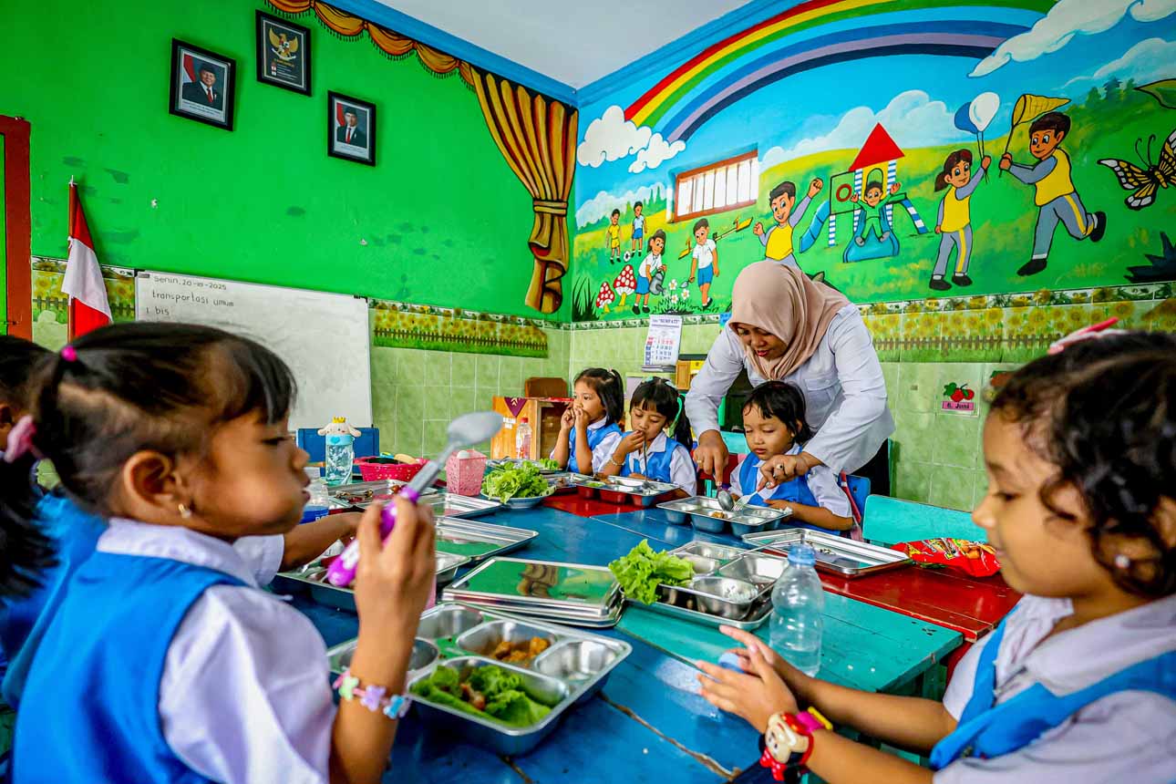 Tampilen Nyentrik, Kinerjanya Memukau: Hoho Alkaf, Kades Viral yang Ubah Dana Desa Jadi Aksi Nyata