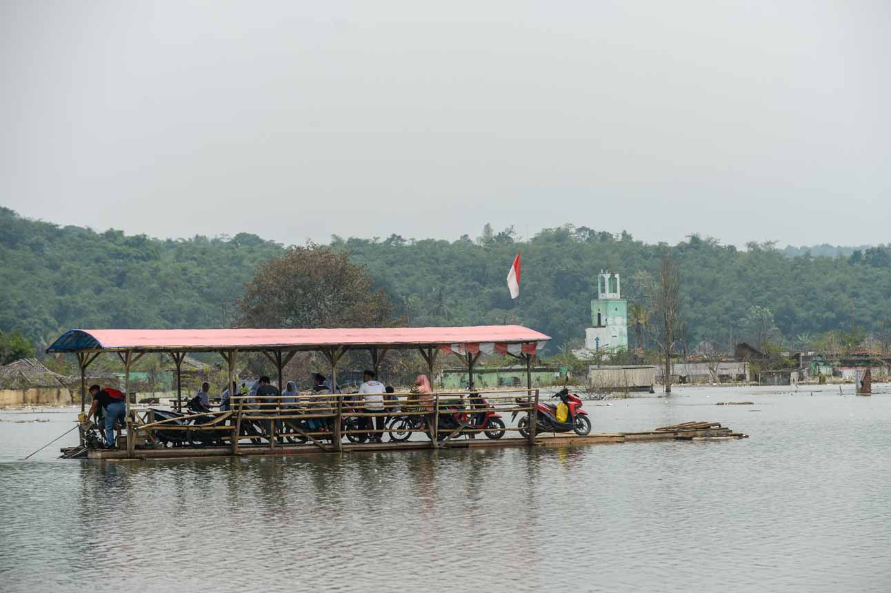 Tampilen Nyentrik, Kinerjanya Memukau: Hoho Alkaf, Kades Viral yang Ubah Dana Desa Jadi Aksi Nyata