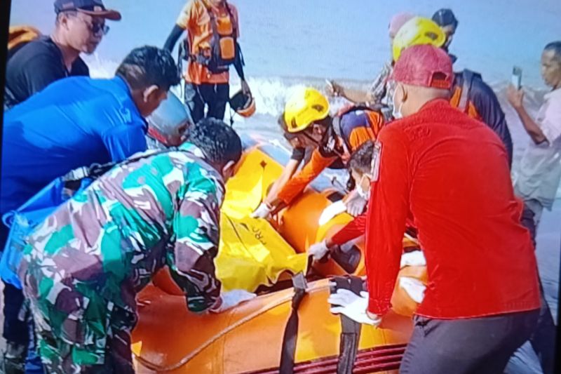 15 Pelajar Tenggelam di Pantai Ujuang Tanjuang, 2 Ditemukan Meninggal Dunia, 13 Lainnya Selamat