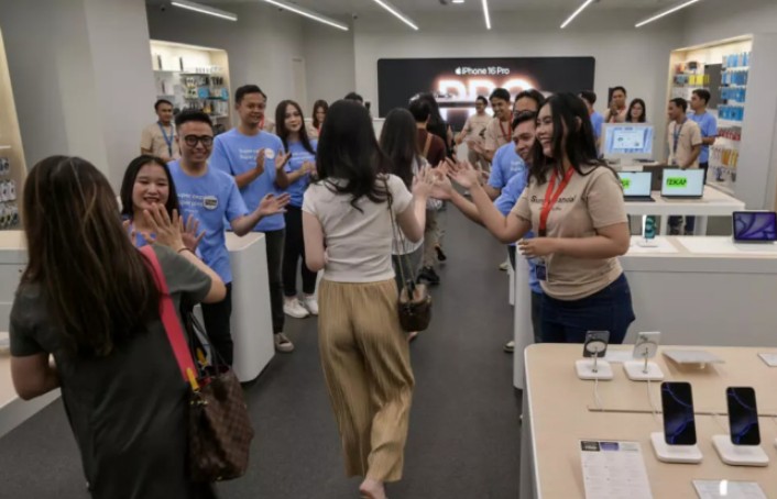 Fans Apple Merapat, iPhone 16 Mulai Tersedia di Toko-toko setelah Berbulan-bulan Dilarang Masuk ...