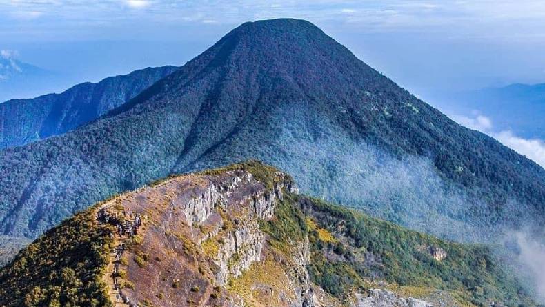 Jalur Pendakian Gunung Gede-Pangrango Ditutup sampai 21 April