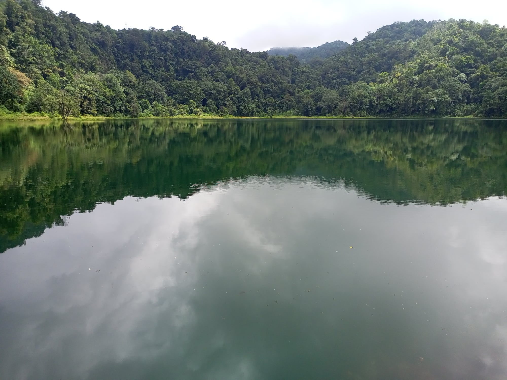 Danau Rana, Permata Suci di Bumi Minyak Kayu Putih