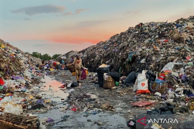 Gubernur Kalsel Membantu Kota Banjarmasin Mengatasi Darurat Sampah