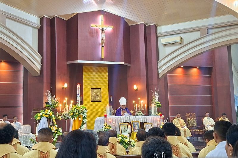 Keuskupan Agung Kupang Gelar Misa Requiem bagi Paus Fransiskus