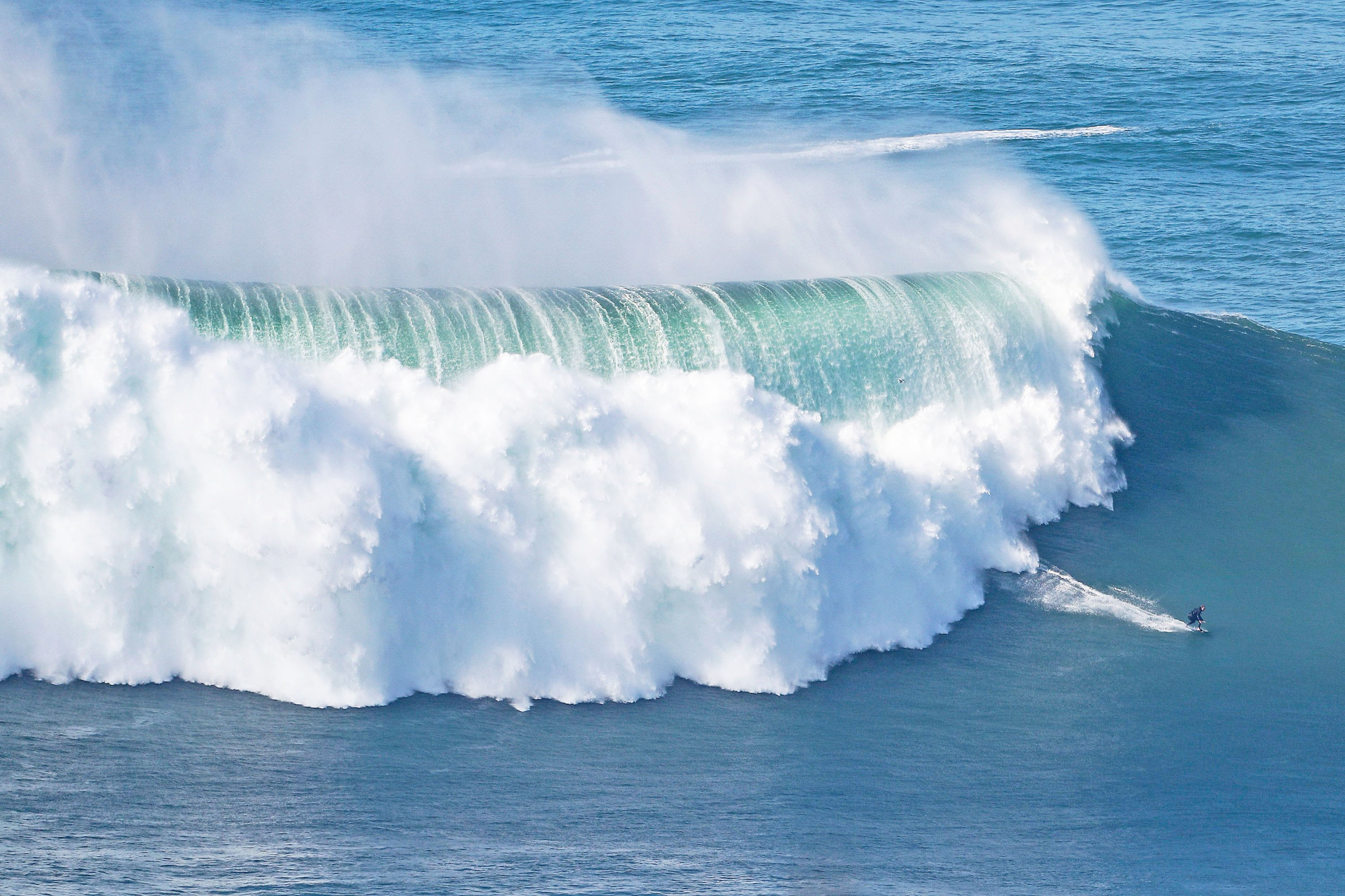 Waspada! Potensi Gelombang Setinggi 4 Meter di Perairan NTT hingga 17 April