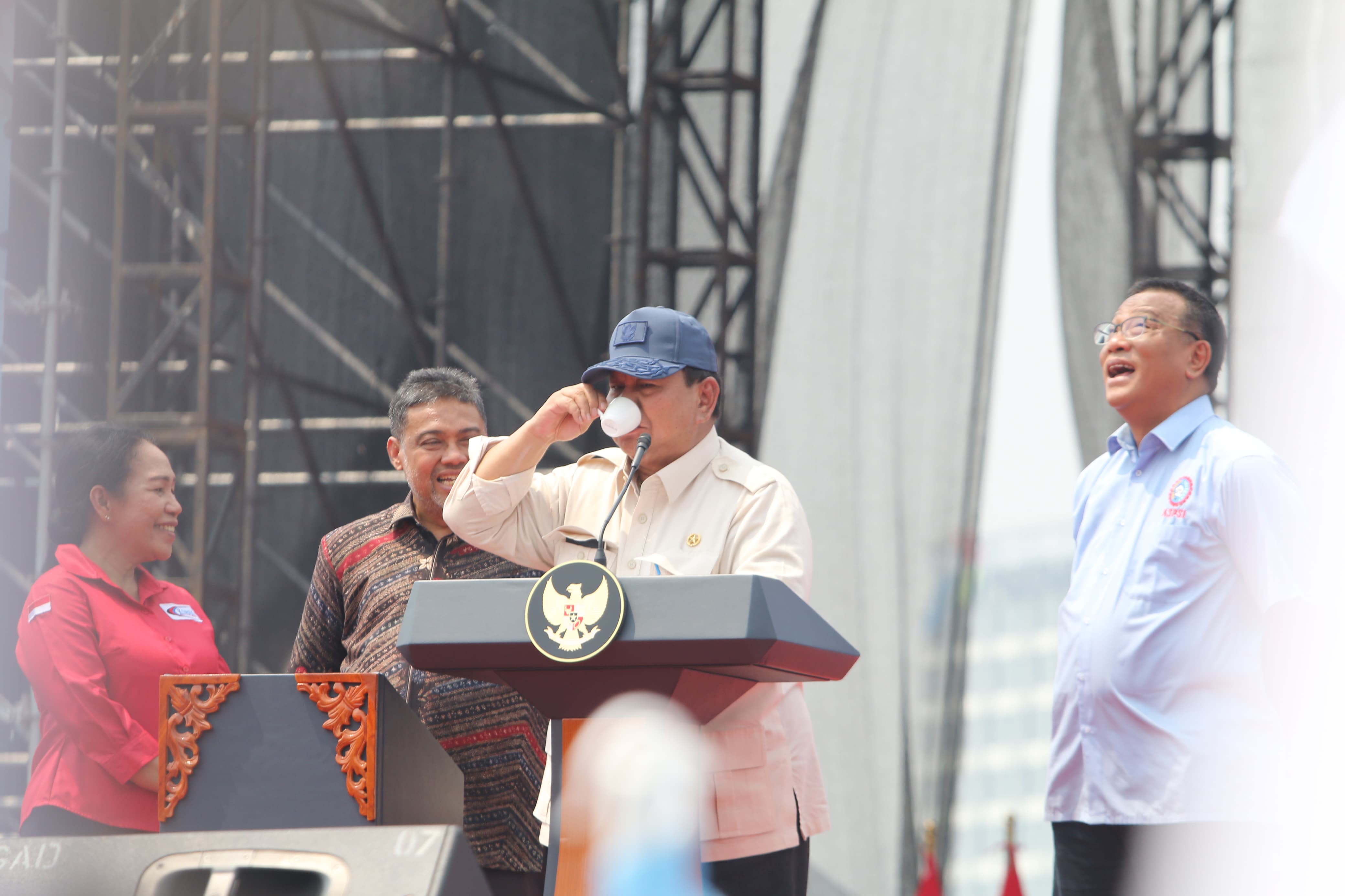 Presiden Prabowo Hadiri May Day 2025 di Monas, Sapa Ribuan Buruh