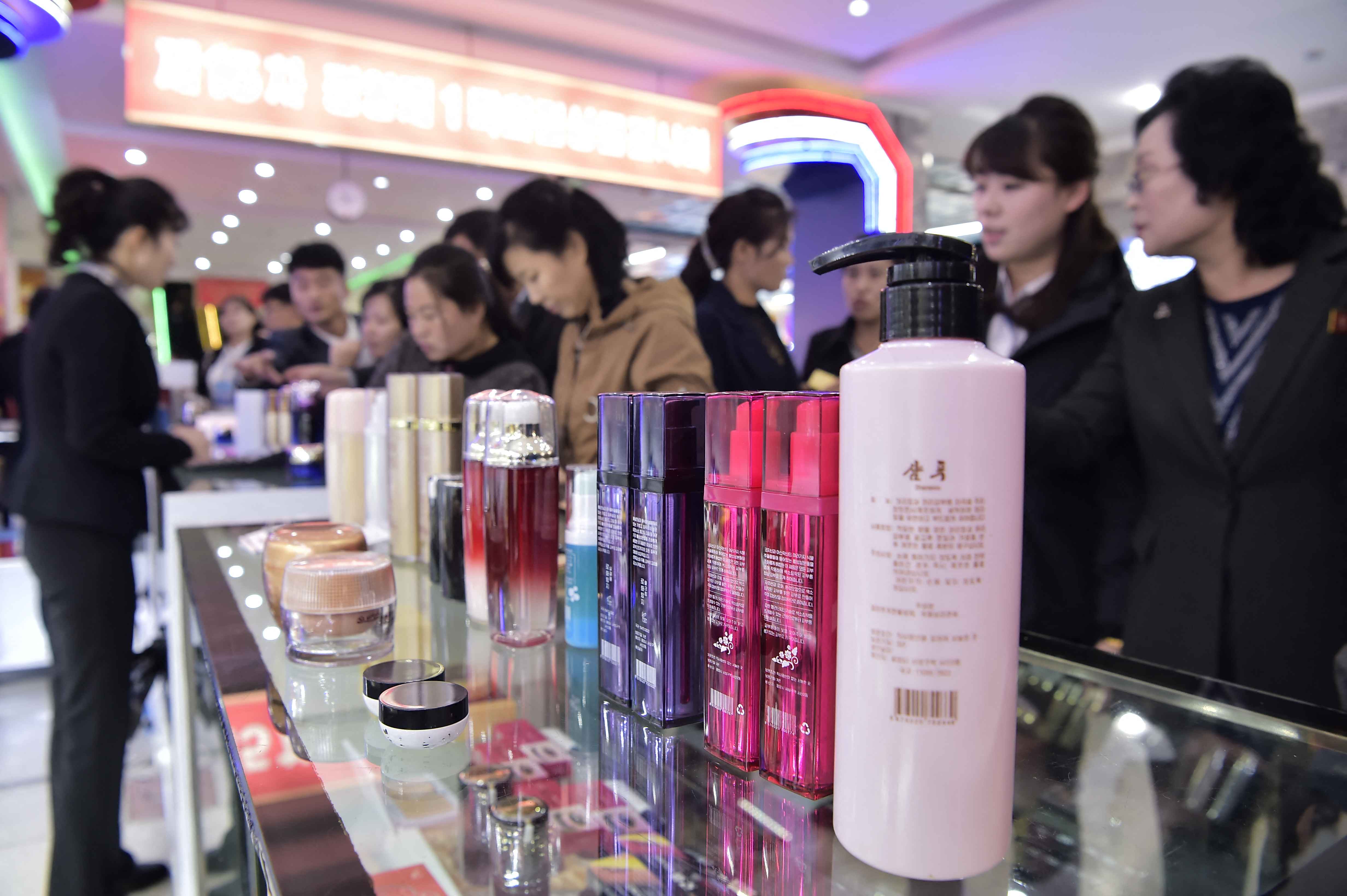 Mengupas Tantangan di Balik Sukses Industri Kosmetik Indonesia: Impor dan Maklon