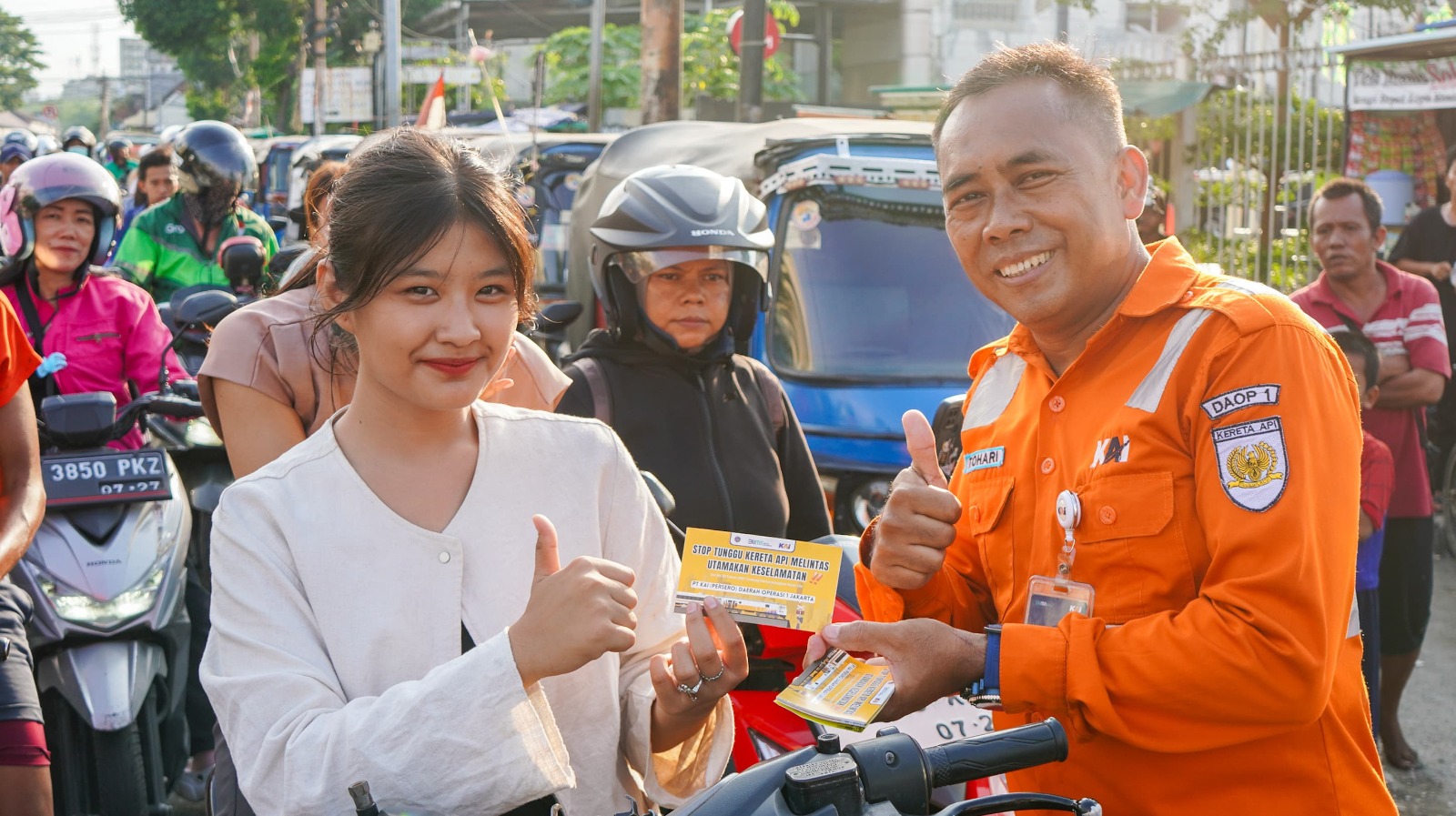 KAI Daop 1 Jakarta Gencarkan Edukasi Keselamatan di Perlintasan Sebidang, Warga Diminta Disiplin ...