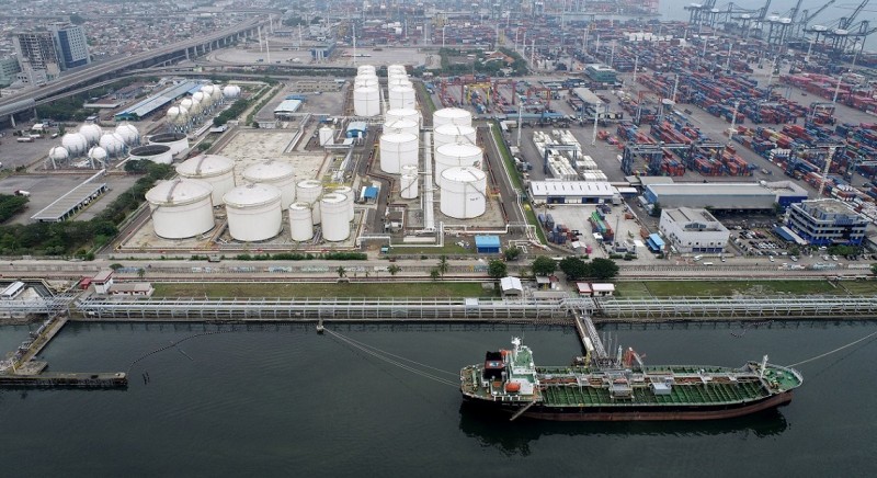 Kompromi dengan Tarif Trump, Indonesia akan Pangkas Besar-besaran Impor BBM dari Singapura!