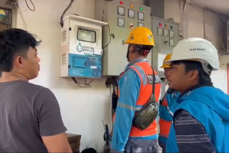 PLN Unit Induk Distribusi Jakarta Raya Jaga Pasokan Listrik di 77 Vihara