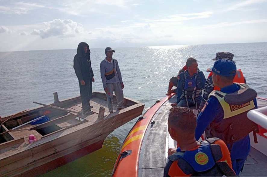 Tim SAR Cari Nelayan yang Hilang Setelah Kapal Dihantam Ombak Perairan Tanjungjabung Timur