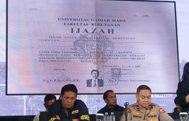 Polri Nyatakan Ijazah Sarjana Fakultas Kehutanan UGM Milik Jokowi Asli