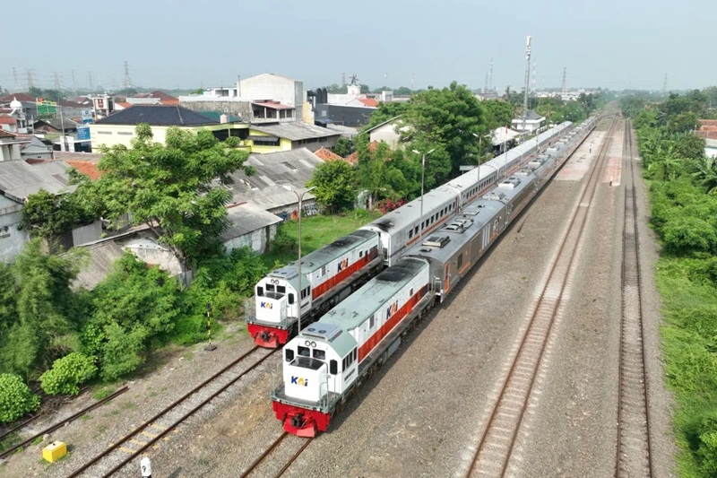 KAI Daop Jakarta Operasikan 9 Kereta Tambahan pada Libur Panjang Juni 2025