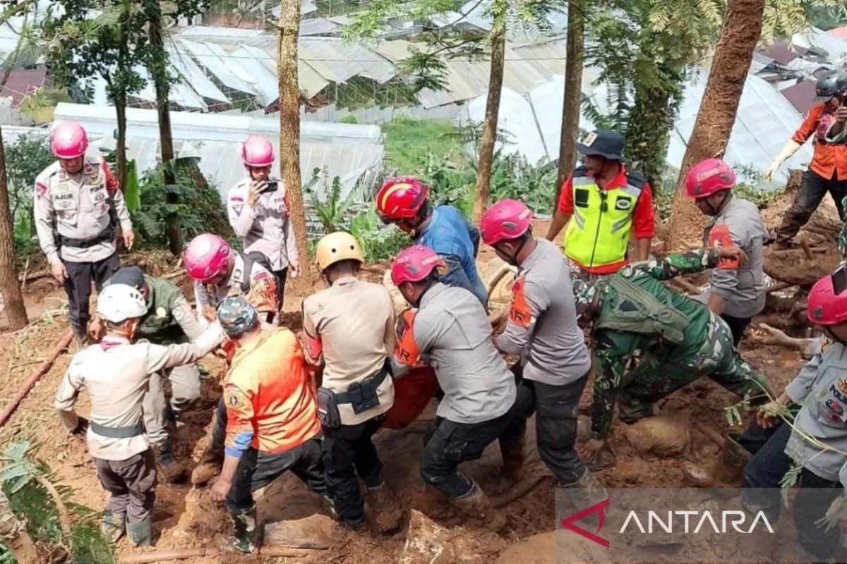 Longsor di Kawasan Puncak Bogor, 3 Orang Meninggal, Satu Masih Hilang