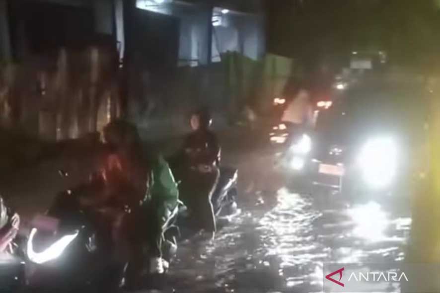 Banjir Kembali Menggenangi Sejumlah Titik di Jakarta Barat