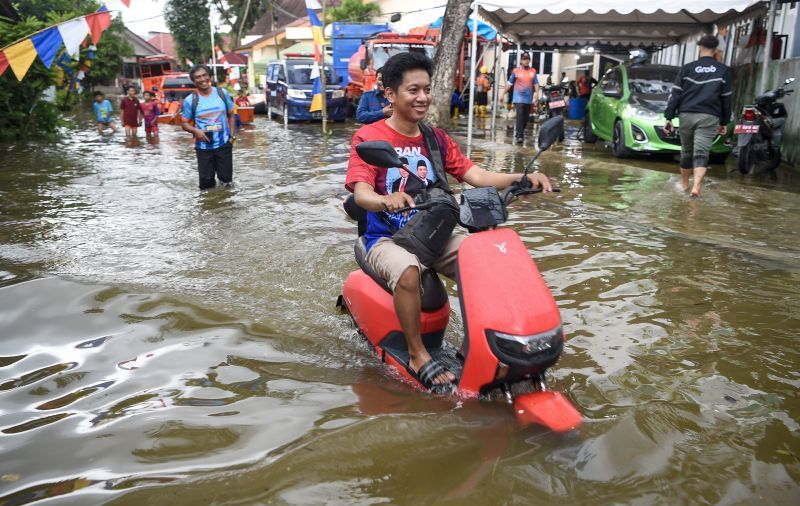 Terus Bagaimana Merawat Bila Motor Listrik Menerjang Banjir?