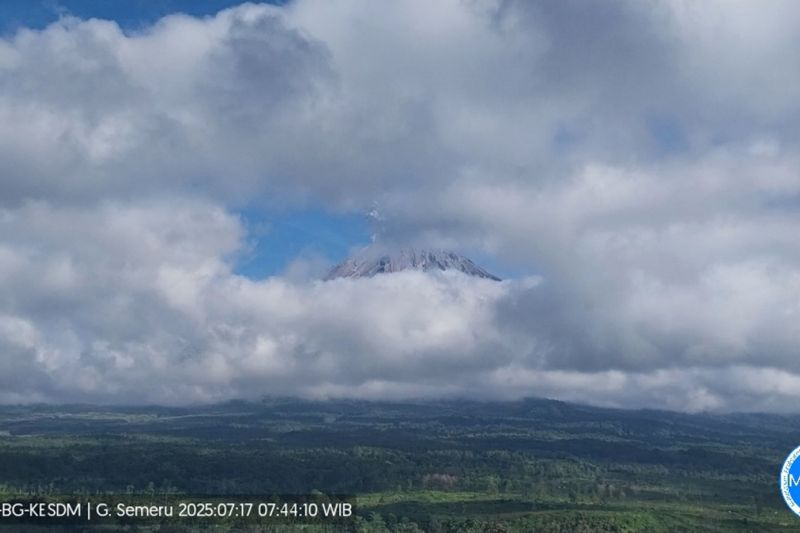 Gunung Semeru Kembali Erupsi Pagi Ini, Semburkan Abu Setinggi 1 Km di Atas Pucak