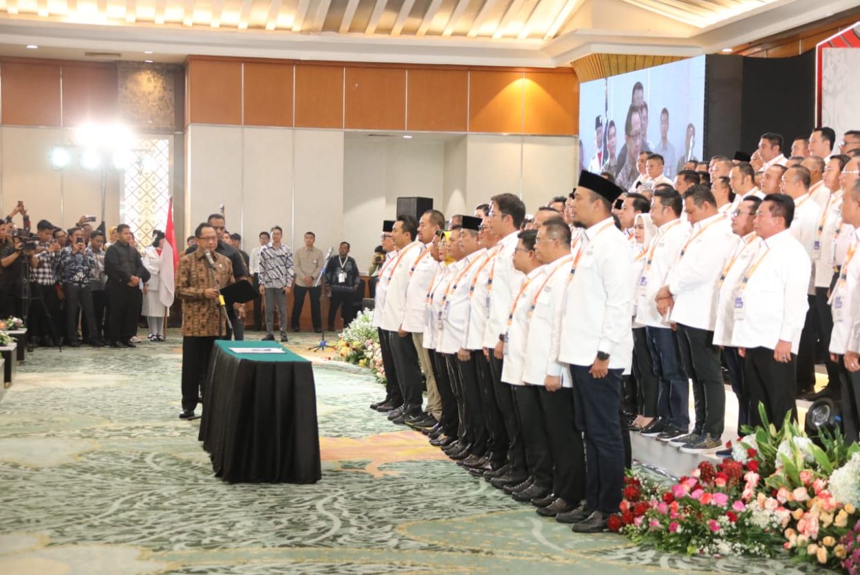 Mendagri Resmi Kukuhkan Dewan Pengurus APKASI Masa Bakti 2025–2030