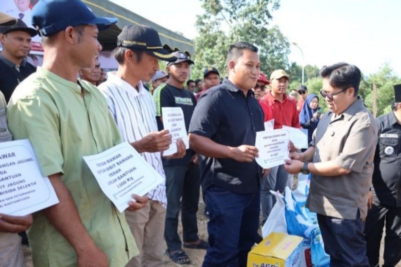 Kukar Beri Bantuan Pertanian ke 100.000 Petani