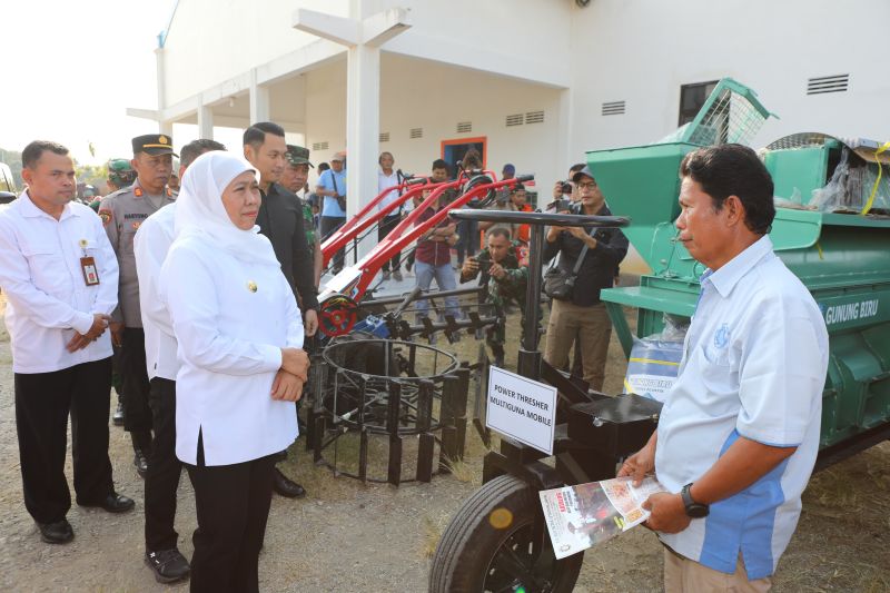 Gubernur Jatim Serahkan Bantuan Alsintan ke 15 Gapoktan di Tuban
