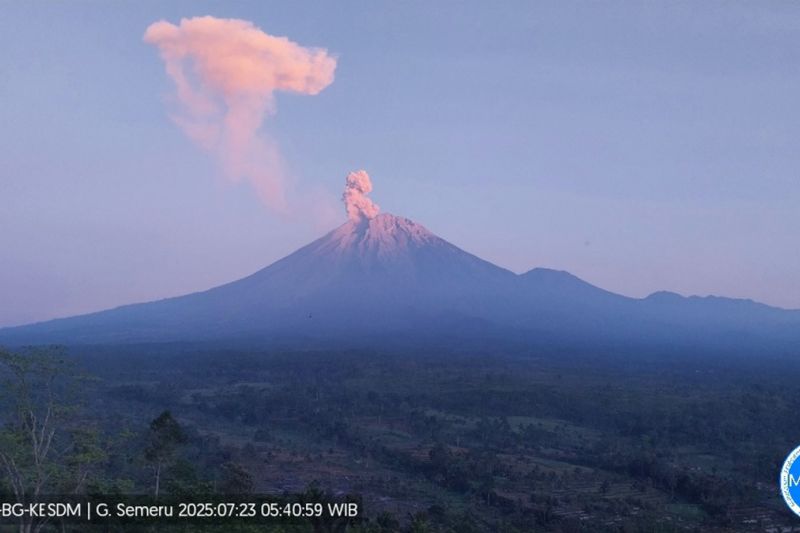 Gunung Semeru Kembali Erupsi dengan Ketinggian Letusan 600 hingga 1.000 Meter, Masyarakat ...