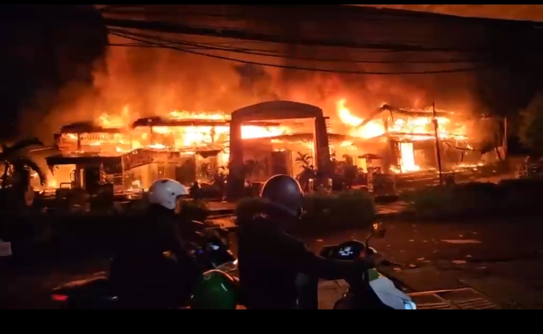 Puslabfor Polri Diterjunkan Telusuri Penyebab Kebakaran Pasar Taman Puring