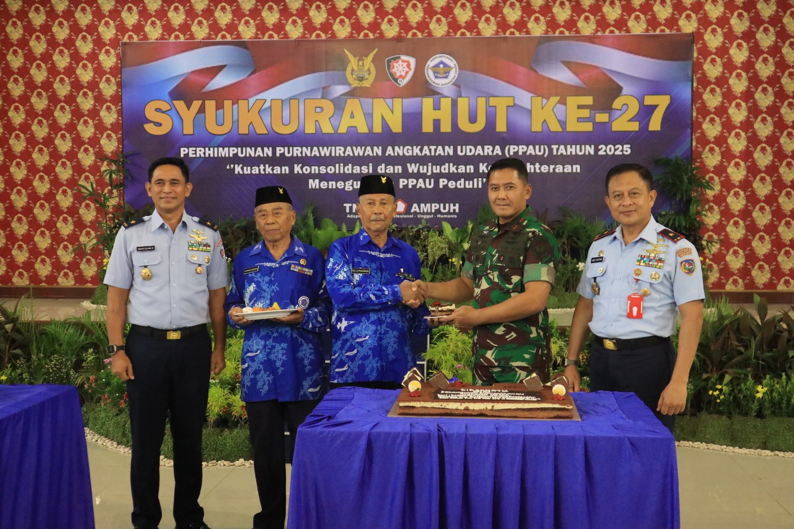 Danlanud Sultan Hasanuddin Rayakan HUT ke-27 PPAU Bersama Keluarga Besar TNI AU