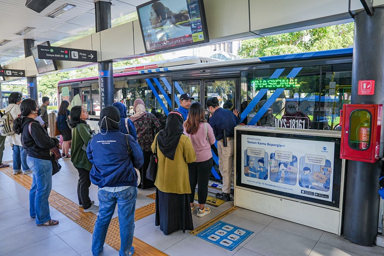 Pengguna Bus Transjakarta Senang Semua Koridor Sudah Beroperasi