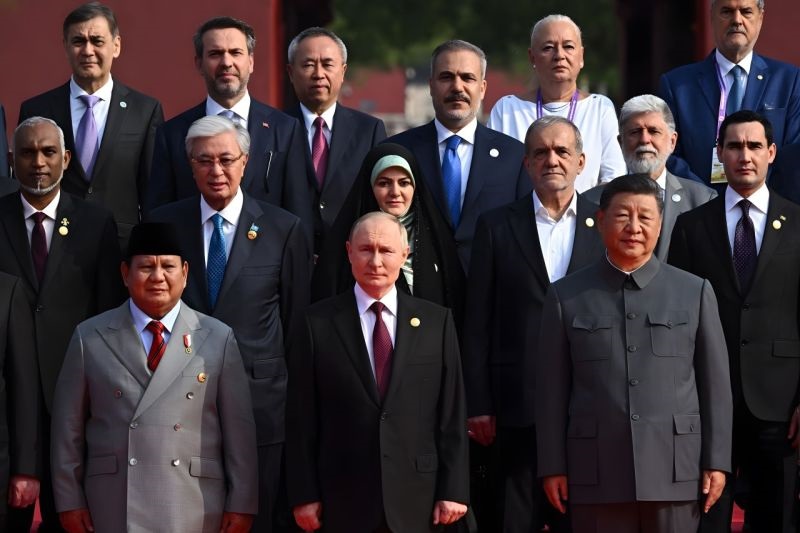 Presiden RI Prabowo Subianto Bersanding dengan Xi Jinping dan Putin di Tian’anmen, Beijing.