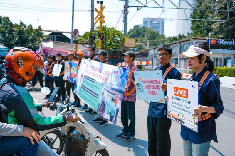 KAI Daop 1 Jakarta Gandeng Komunitas Railfans, Gelar Edukasi Keselamatan di Perlintasan Sebidang