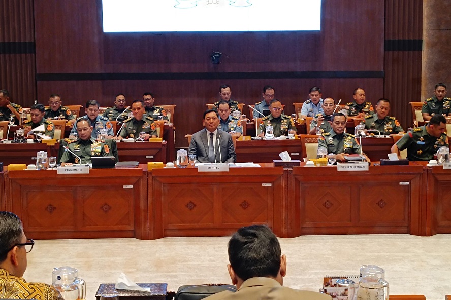 Panglima TNI dan Menhan RI Hadiri Raker dengan Komisi I DPR RI Bahas Penyesuaian Anggaran 2026