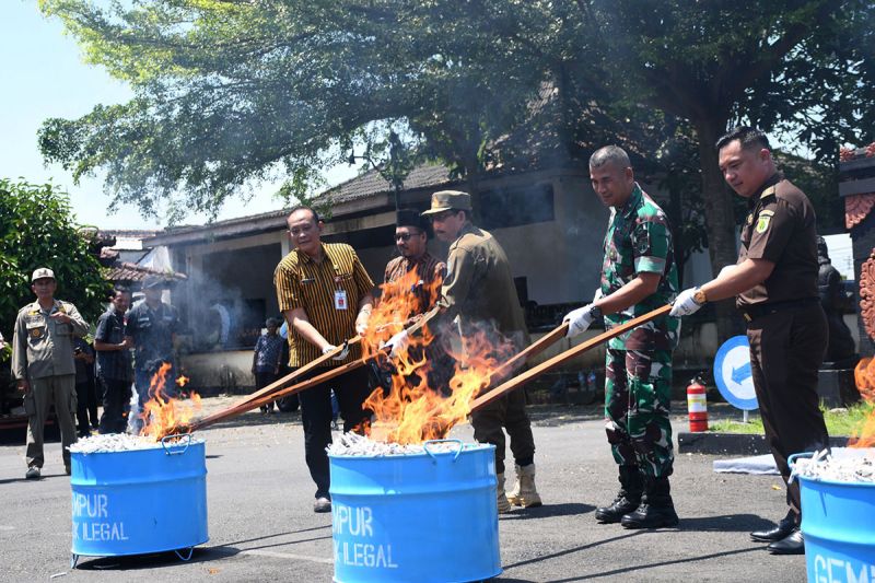 Demo di Gedung DPR RI, Sejumlah Rute Transjakarta Dihentikan dan Dialihkan