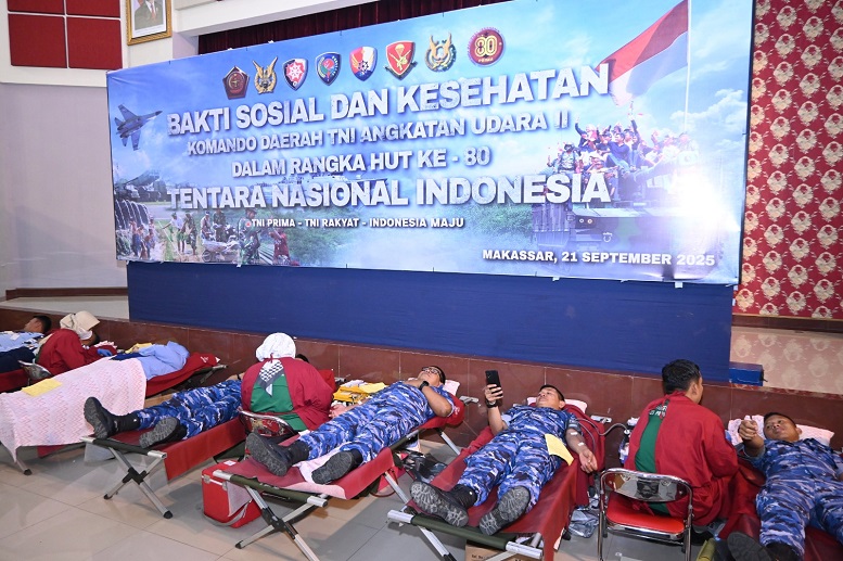 Peringati HUT ke-80 TNI, Personel Lanud Sultan Hasanuddin Gelar Donor Darah di Makassar