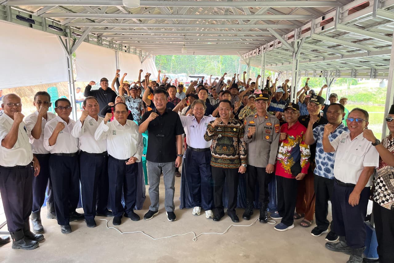 Tampilen Nyentrik, Kinerjanya Memukau: Hoho Alkaf, Kades Viral yang Ubah Dana Desa Jadi Aksi Nyata