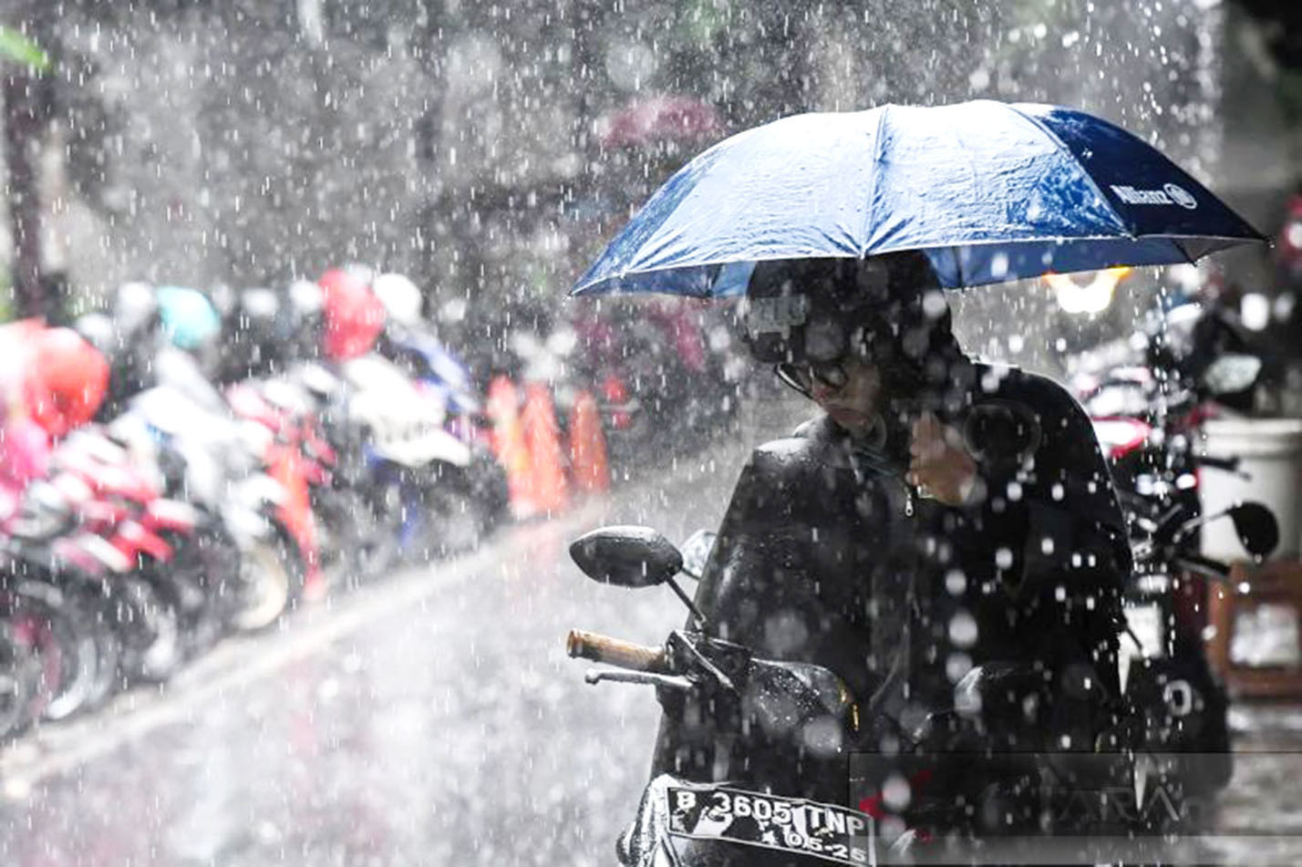 Tampilen Nyentrik, Kinerjanya Memukau: Hoho Alkaf, Kades Viral yang Ubah Dana Desa Jadi Aksi Nyata