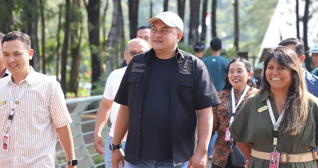 Tampilen Nyentrik, Kinerjanya Memukau: Hoho Alkaf, Kades Viral yang Ubah Dana Desa Jadi Aksi Nyata