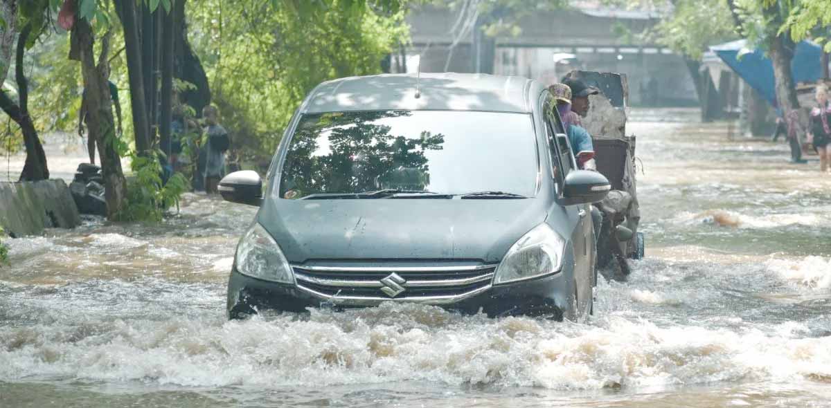 Kendaraan Anda Terendam Banjir? Ini Saran Pakar Otomotif Langkah Menanganinya