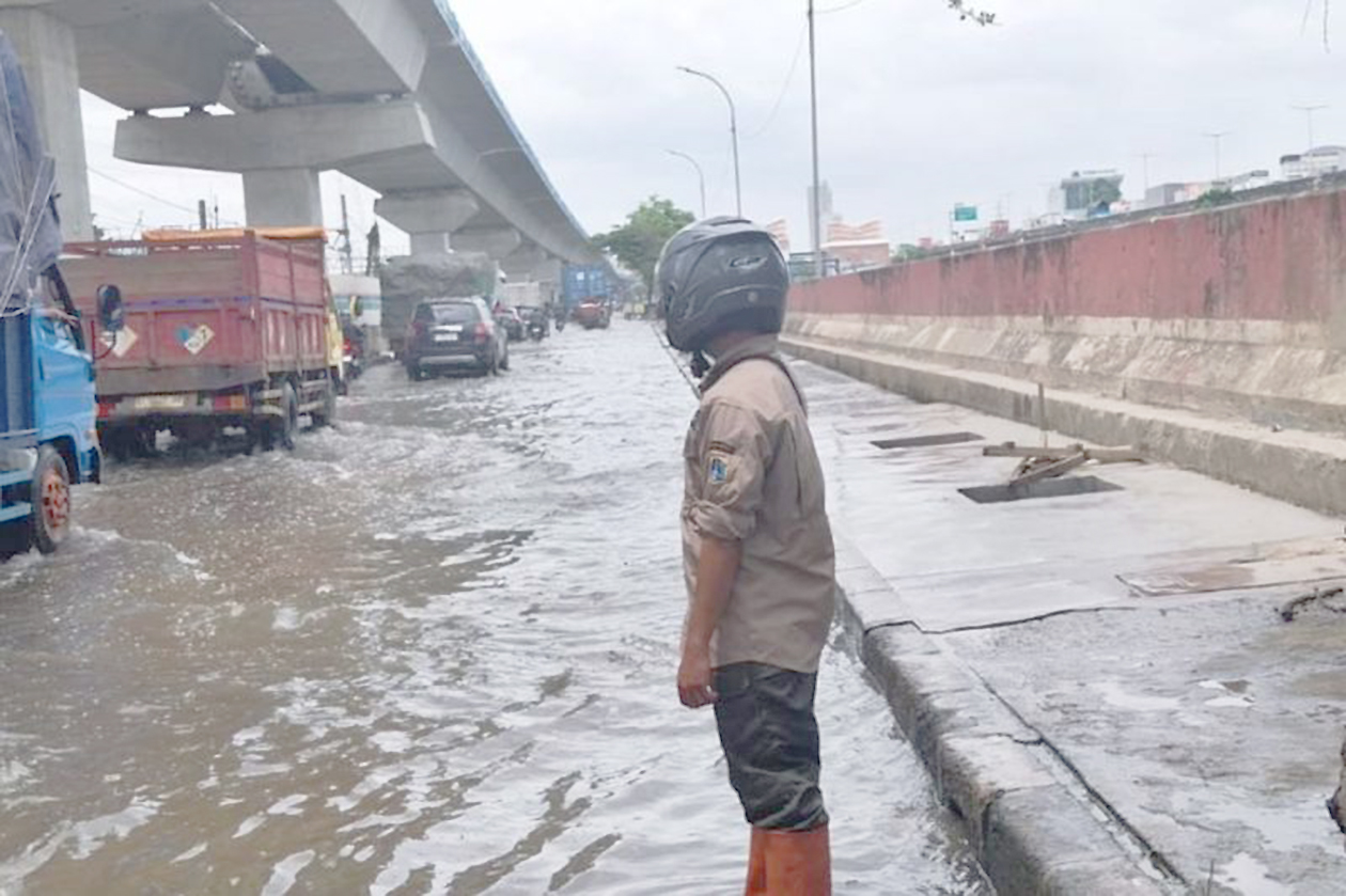 Banjir Rob Melanda Muara Angke hingga JIS, Jalan Tergenang, Warga Waswas!