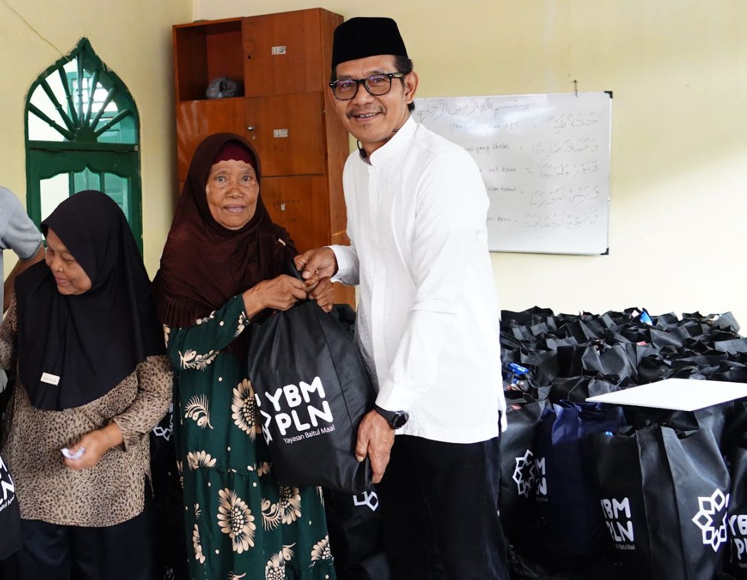 YBM PLN UID Jakarta Raya Salurkan Bantuan untuk Warga Kampung Mandiri Jakarta Utara