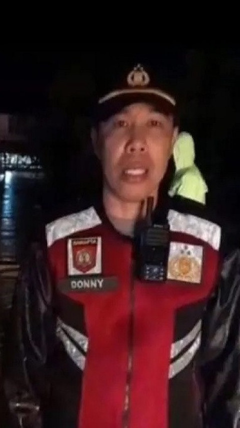 Akses Jalan Lintas Sumatera di Pesisir Selatan Putus Karena Banjir